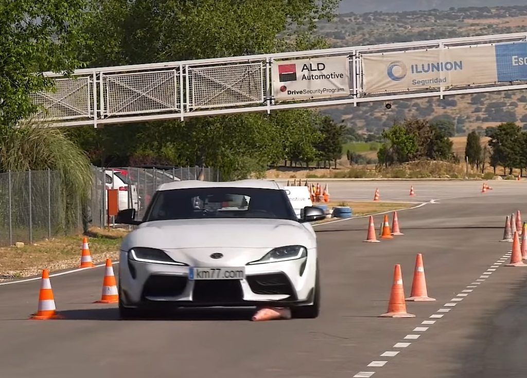 Новая Toyota Supra провалила лосиный тест (видео) | ТопЖир