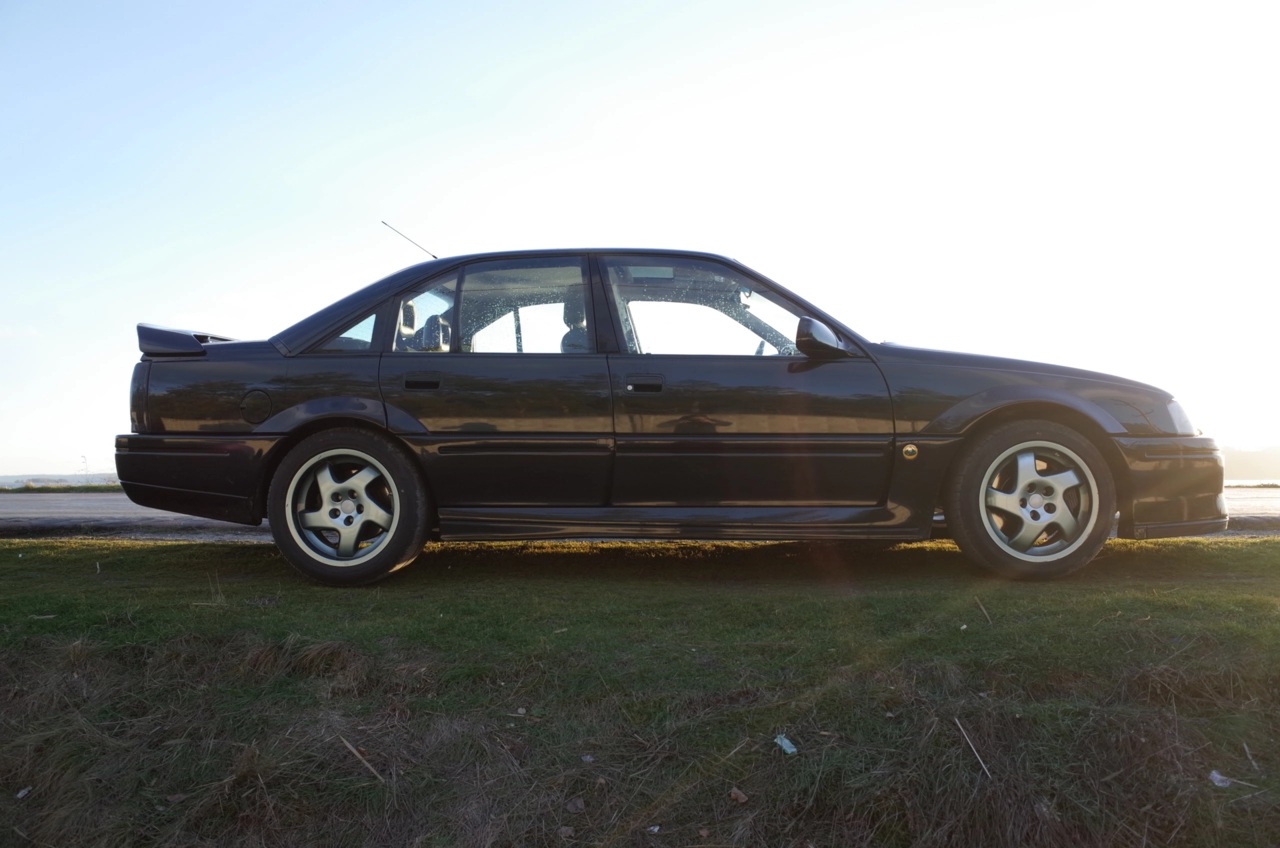 В Україні виявлено дуже рідкісний 380-сильний Lotus Omega 90-х (фото ...